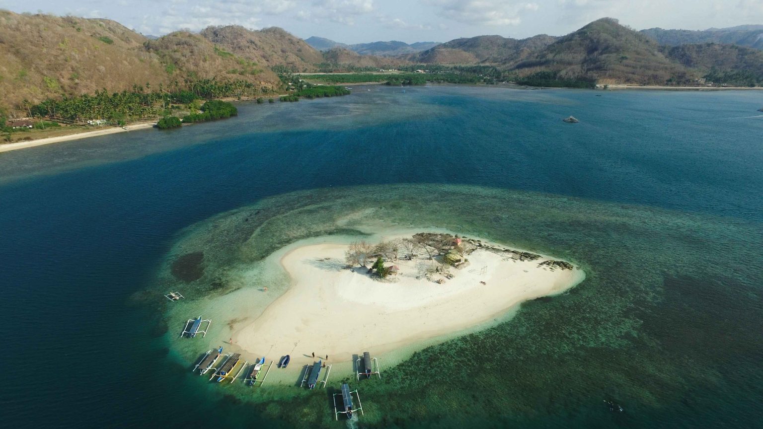 Pesona wisata alam gunung jae, menikmati keindahan danaunya - Lombok ...