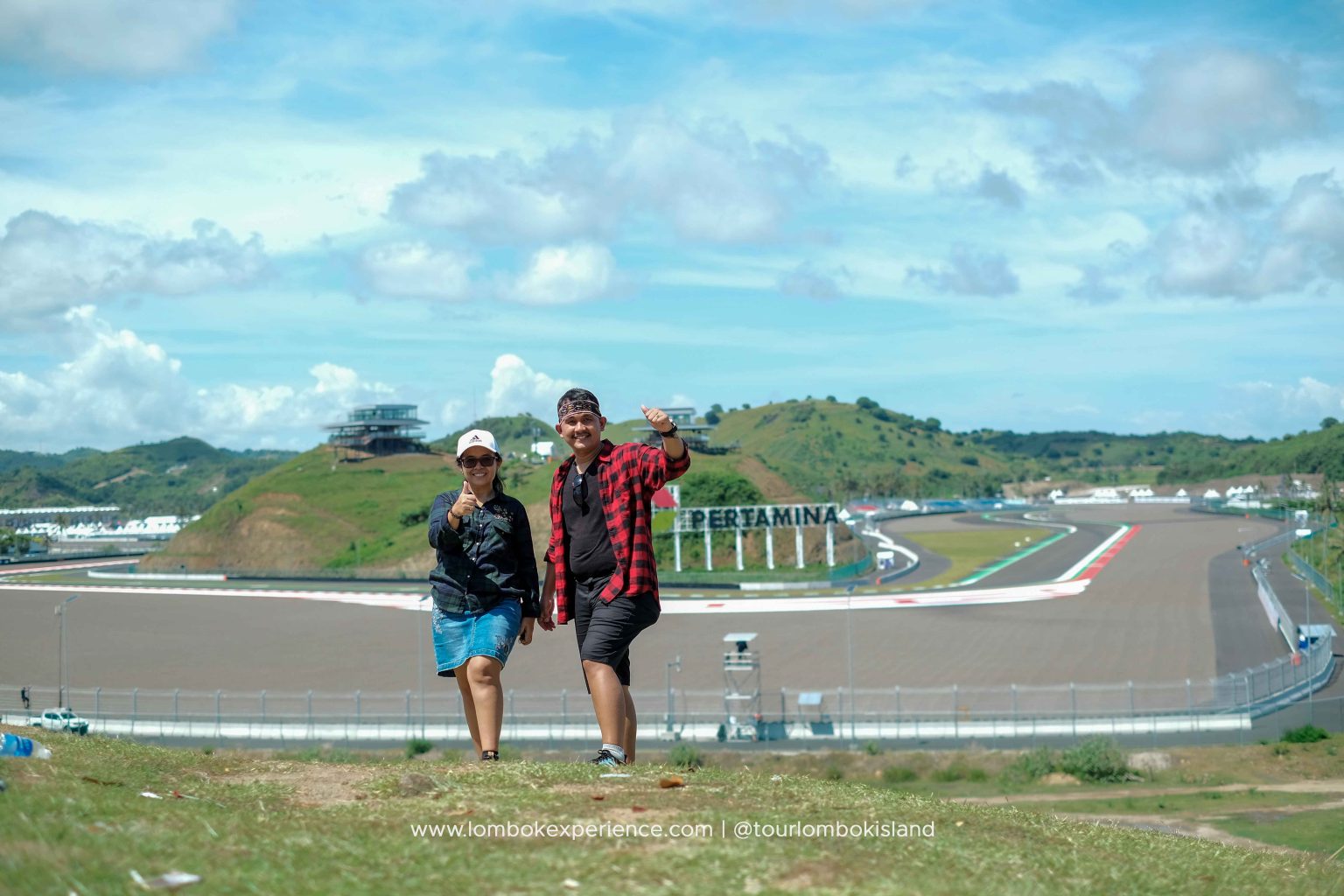 Keunikan Kehidupan Suku Sasak Di Desa Adat Sade - Lombok Experience